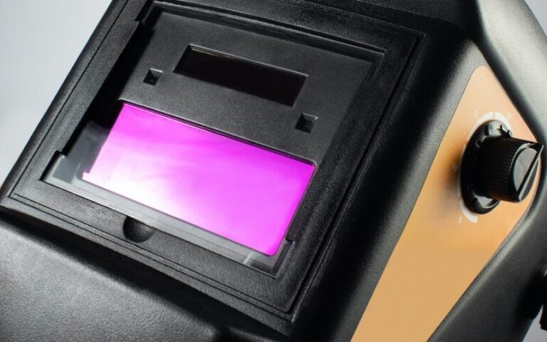 How do Auto Darkening Welding Helmets Work: 4 Main Parts Explained