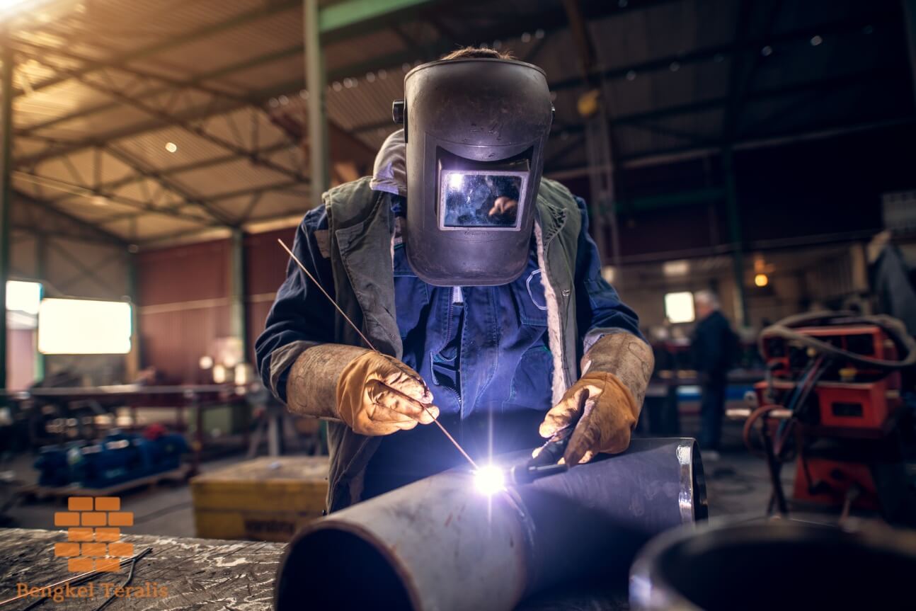 7 Best Passive Welding Helmets Reviewed (Summer 2026)